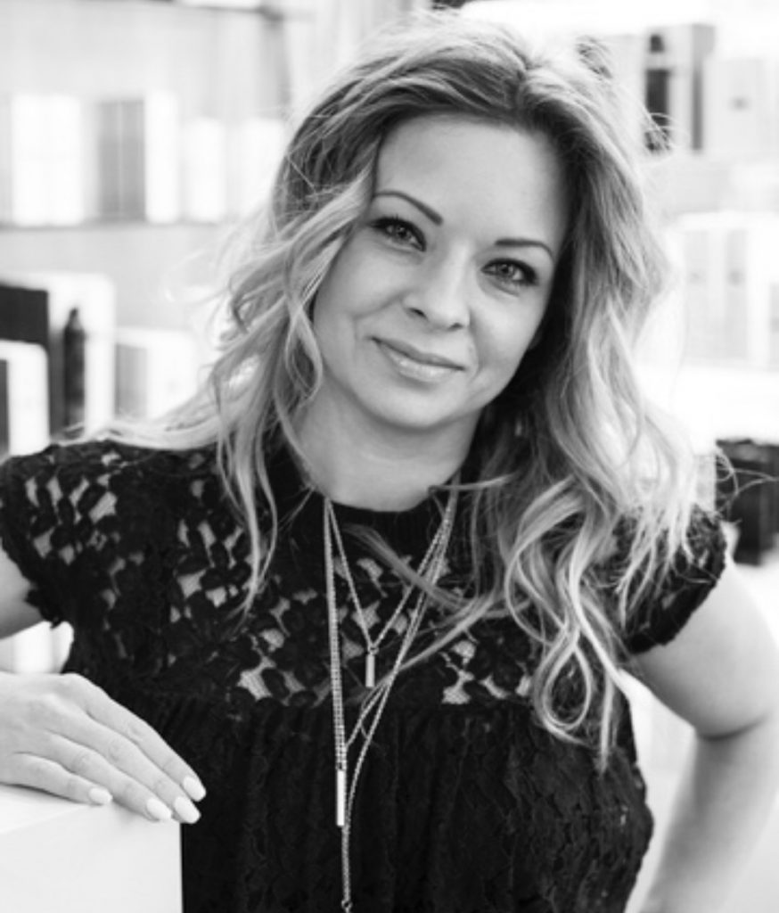 Meet Lisa Caputo of Salon 833 Chicago - Voyage Chicago | Chicago City Guide