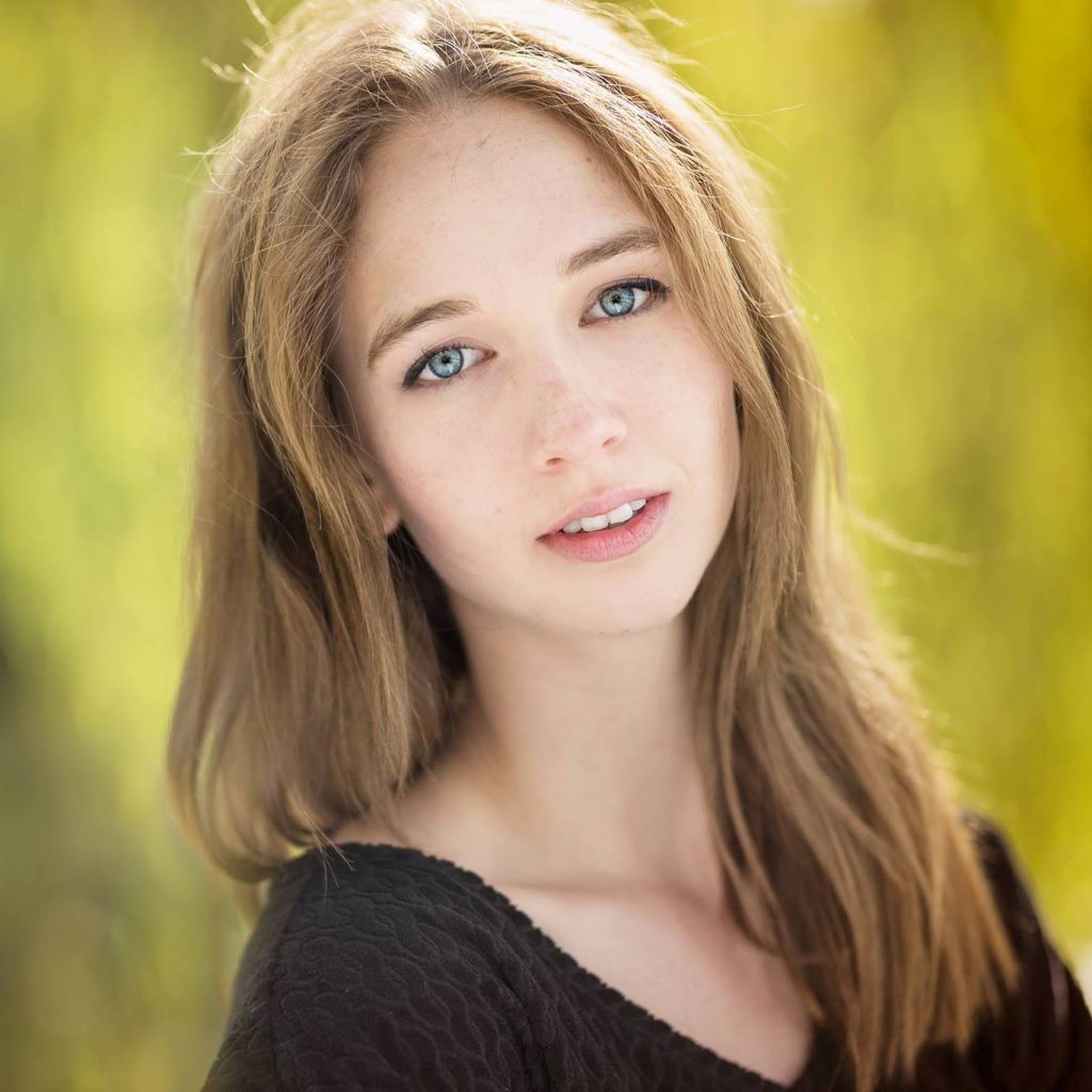 Check out Akiane Kramarik's Artwork - Voyage Chicago | Chicago City Guide